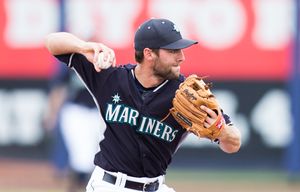 Mariners shortstop Chris Taylor breaks wrist, will miss four to six ...