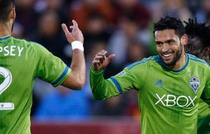 Lamar Neagle scores two goals, leads Sounders to win | The Seattle Times