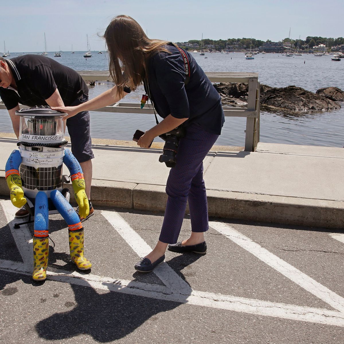 Hitchhiking robot embarks on coast-to-coast tour across US | The ...