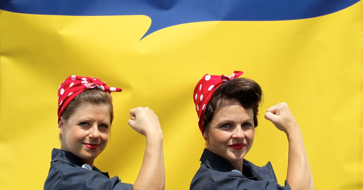 Hundreds of ‘Rosie the Riveter’ attempt record in California | The ...