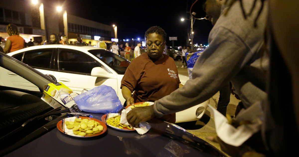After 2 nights of tension, a peaceful protest in Ferguson | The Seattle ...