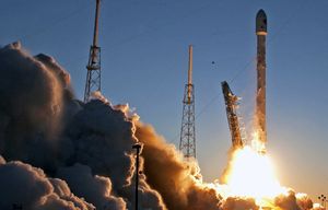 Seattle company books a full SpaceX rocket for 2017 launch — with 20 ...