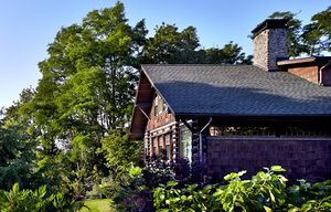 Distinguished Seattle log cabin gets just the right dose of modern ...