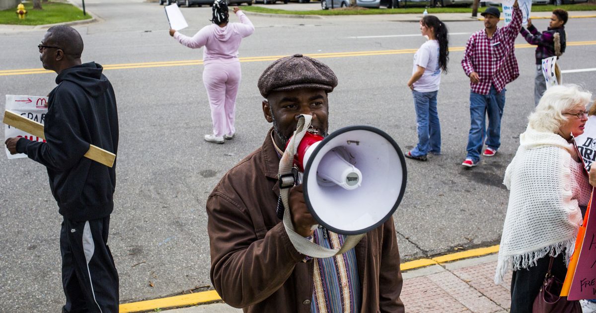 Michigan distributes water filters to residents of Flint | The Seattle ...