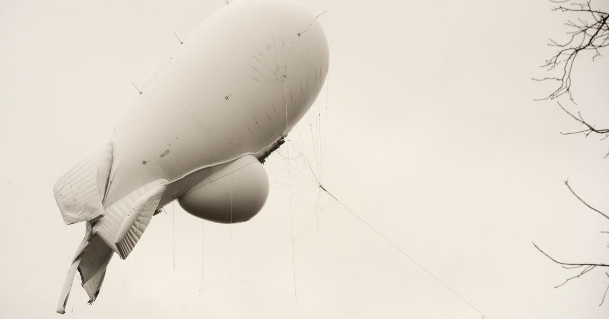 Runaway blimp leads fighter jets on chase, downs power lines along way ...