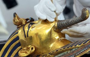 Egypt fixing Tutankhamun mask after botched repair | The Seattle Times