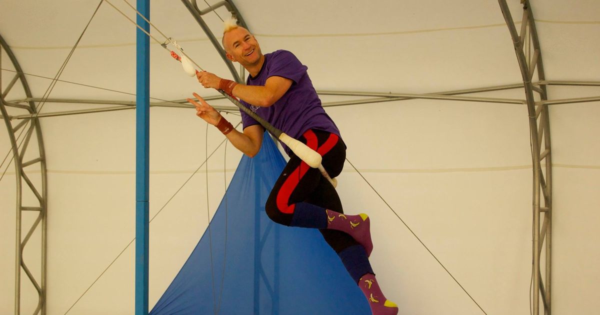 Paul Peterson’s cool job on the flying trapeze | The Seattle Times