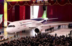 China debuts first large jet in challenge to Boeing, Airbus | The ...