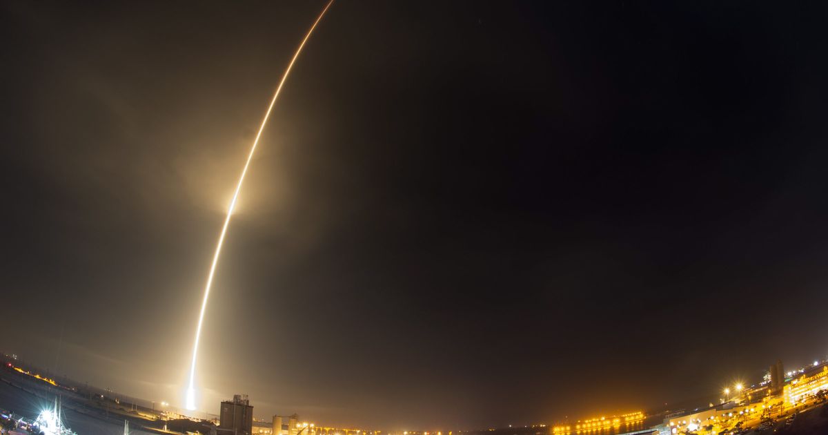 Musk’s SpaceX returns rocket for perfect upright landing | The Seattle ...