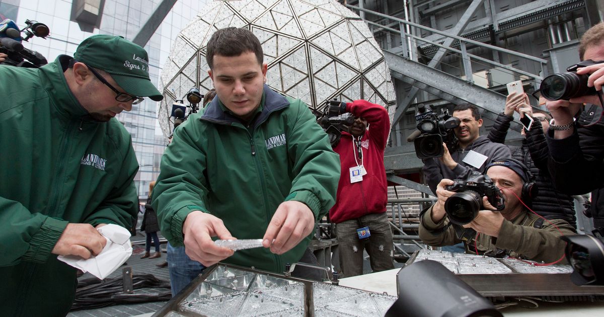 Times Square end-of-year preparations in full swing | The Seattle Times