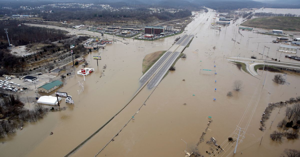 Latest: Flooding closes 3 historic sites in Illinois | The Seattle Times