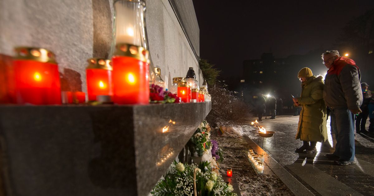 Lithuania marks 25th anniversary of Soviet crackdown | The Seattle Times