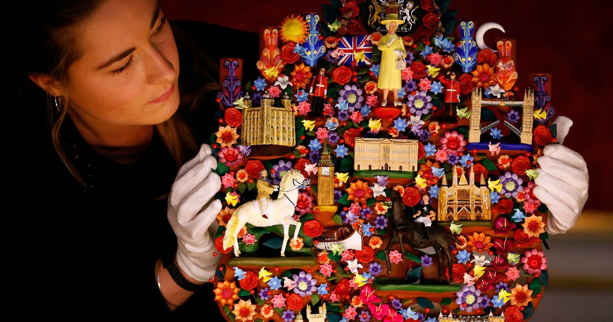 Brooches, marzipan, homemade honey butter for the queen | The Seattle Times