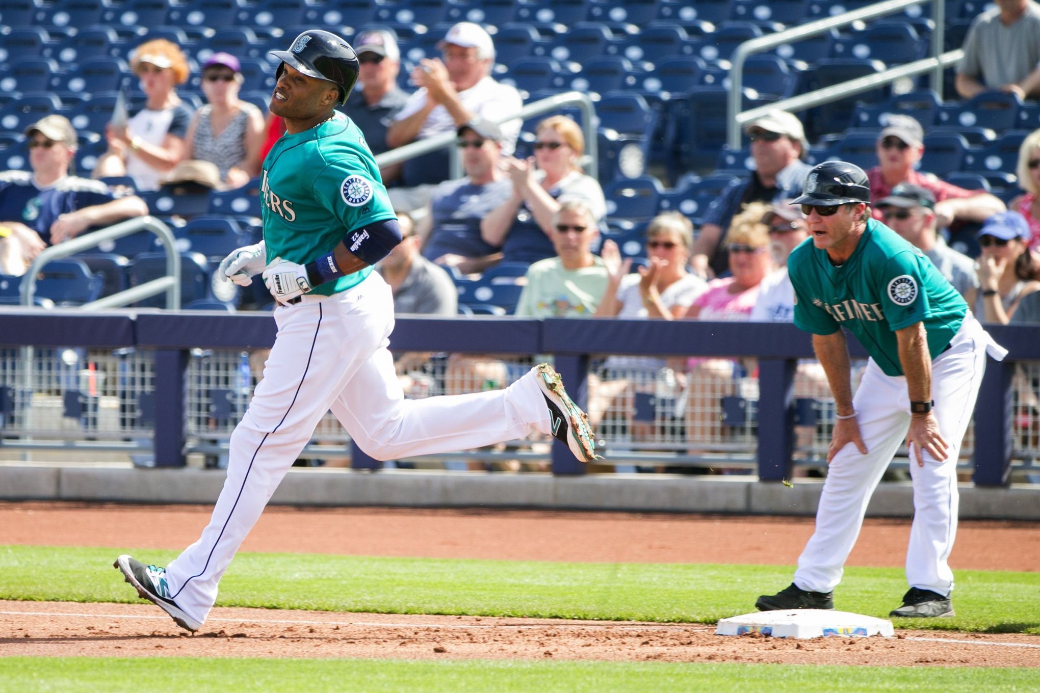 Mariners beat the Padres in first spring training game | The Seattle Times