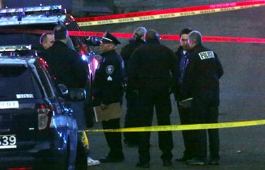 Witness says Che Taylor appeared to pull out gun before he was shot by ...