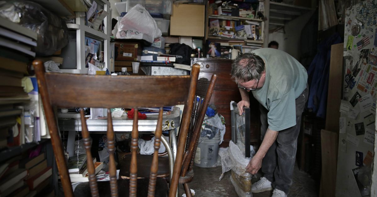 Extreme hoarding: NYC team tackles both mess and the mind | The Seattle ...