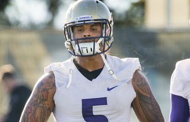 UW linebacker Joe Mathis finds his comfort zone on and off the field ...