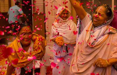 Breaking taboo, Hindu widows celebrate festival of colors | The Seattle ...