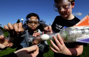 Egg astronaut survives students’ bottle-rocket launch | The Seattle Times