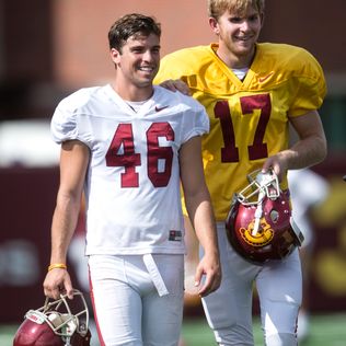 USC’s blind long snapper participates in spring game | The Seattle Times