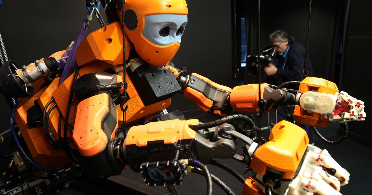 France shows off humanoid underwater exploration robot | The Seattle Times