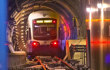 Stalled light-rail train halts service for an hour at new Capitol Hill ...