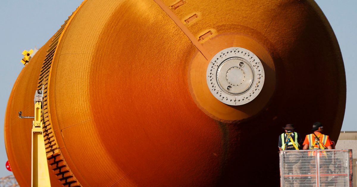 Last surviving space shuttle external tank on way to L.A. | The Seattle ...