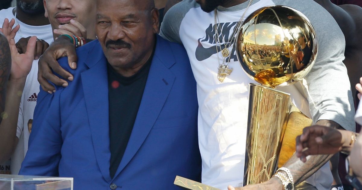 Massive crowd engulfs Cleveland, champion Cavs at parade | The Seattle ...