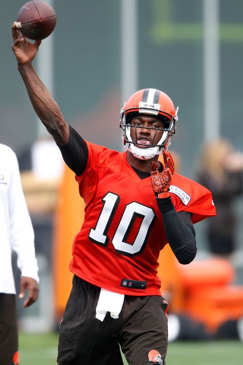 RG3 not looking back, excited and ready to lead Browns | The Seattle Times