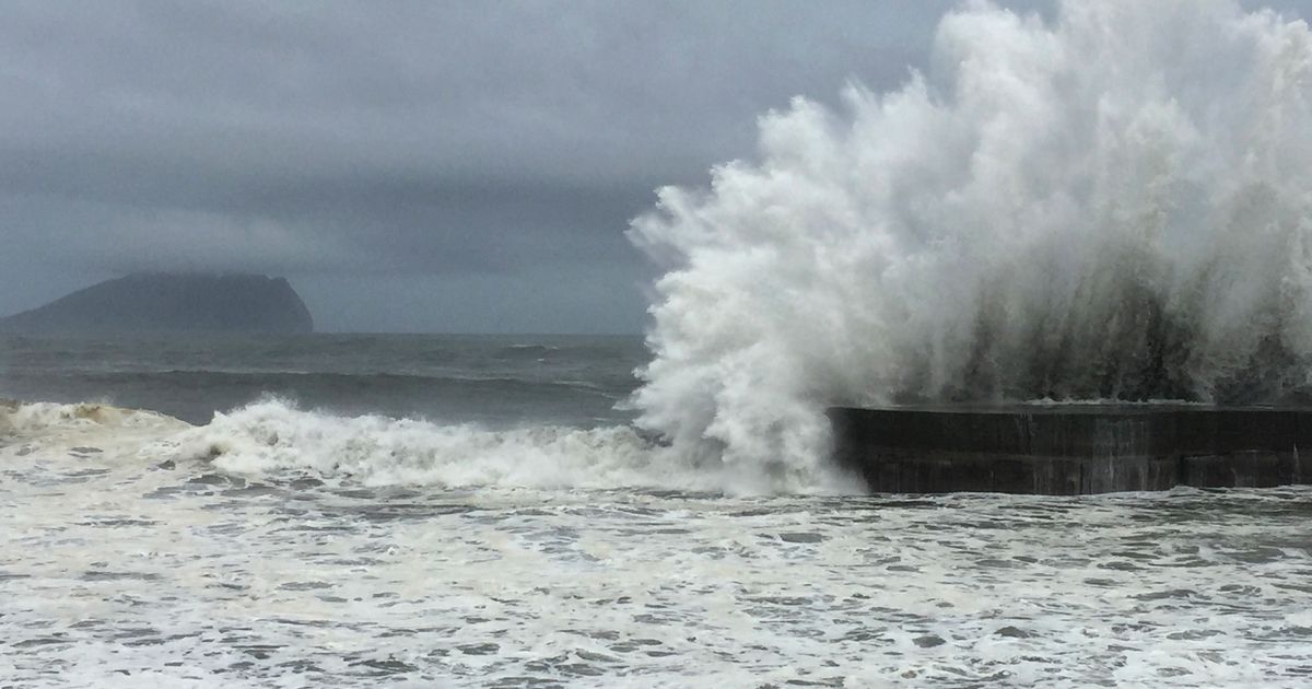 Powerful typhoon slams into Taiwan; killing 2, injuring 66 | The ...