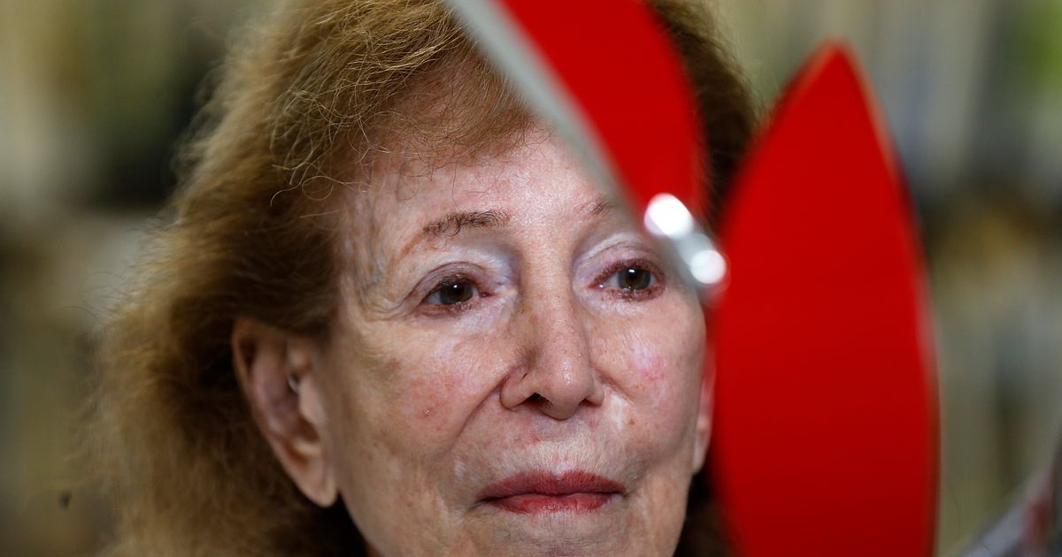 Lin Emery, 90, making monumental art in delicate motion | The Seattle Times