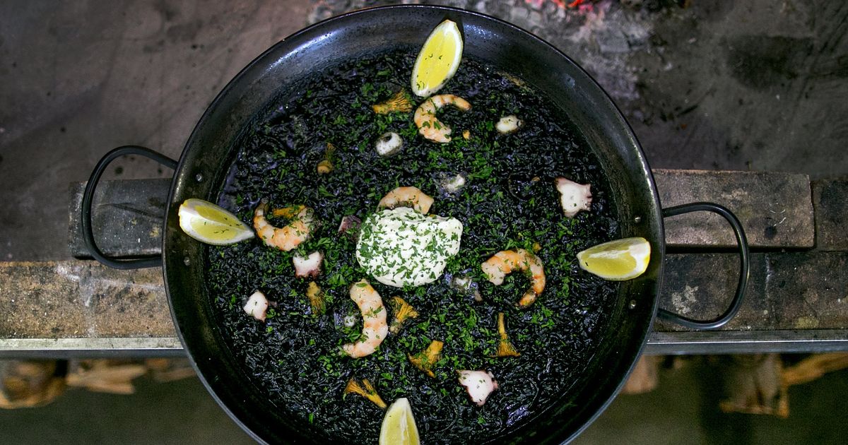 How to make perfect paella with chef Perfecte Rocher | The Seattle Times