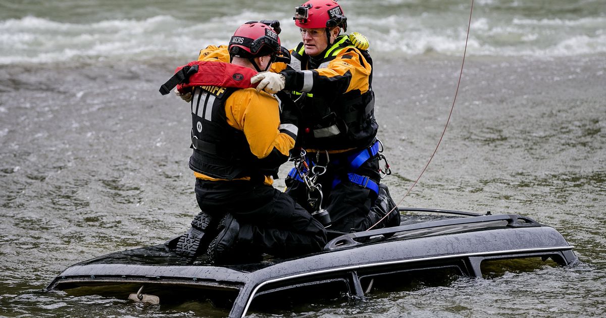 First responders practice river rescues | The Seattle Times