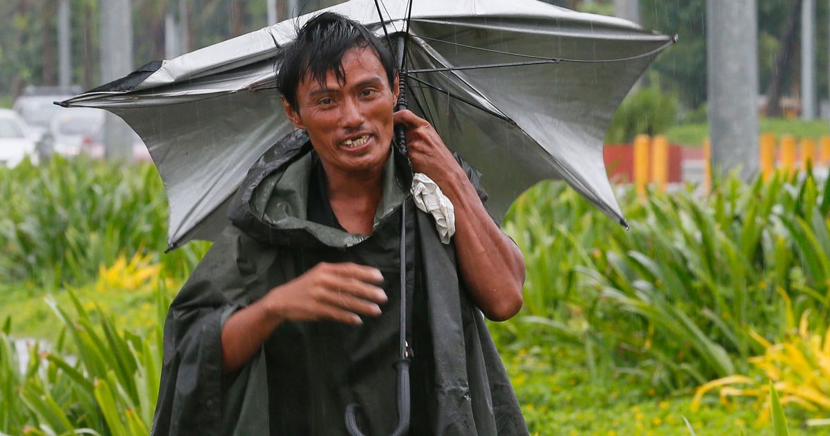 Typhoon leaves 2 dead, strands thousands in Philippines | The Seattle Times