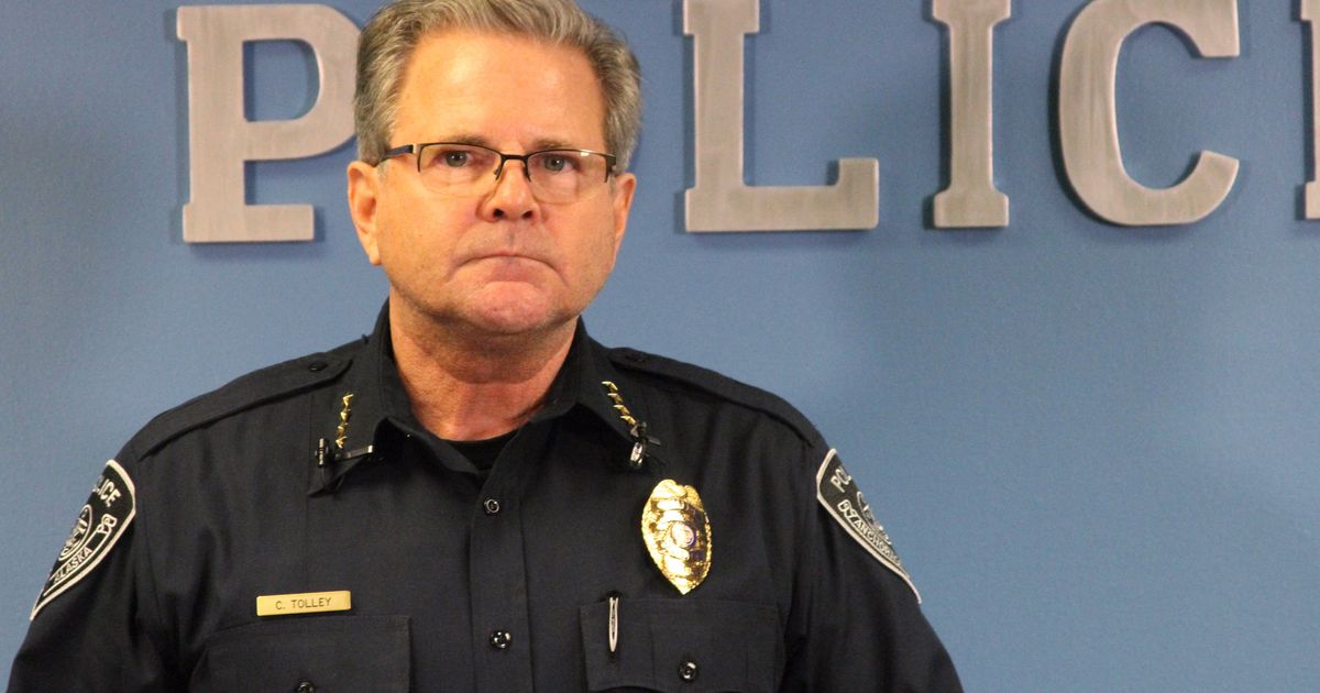 Alaska police officer shot; suspect killed in attack | The Seattle Times