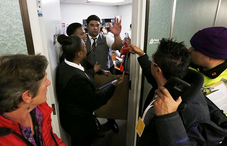 Solidarity for ‘Fight for $15’ at Sea-Tac | The Seattle Times