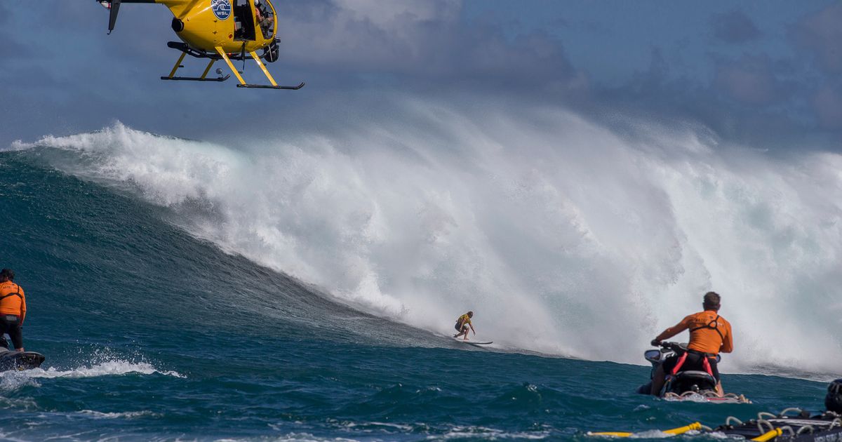 Surf’s up! Women compete for 1st time in big-wave contest | The Seattle ...