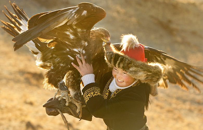 ‘The Eagle Huntress’: Soaring tale of a girl who stretched her wings ...