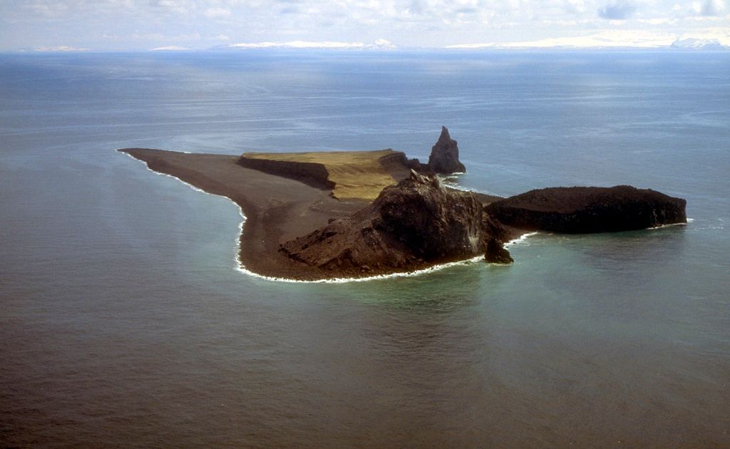Volcano erupts in Alaska’s Aleutian Islands, sending ash to 34,000 feet ...