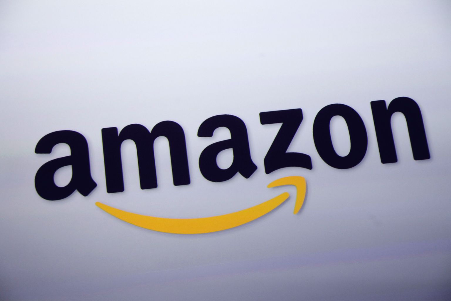 Amazon unveils smart convenience store sans checkouts, cashiers | The ...