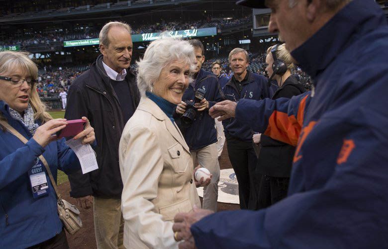 Harriet Bullitt donates Edward Curtis’ ‘North American Indian’ volumes ...