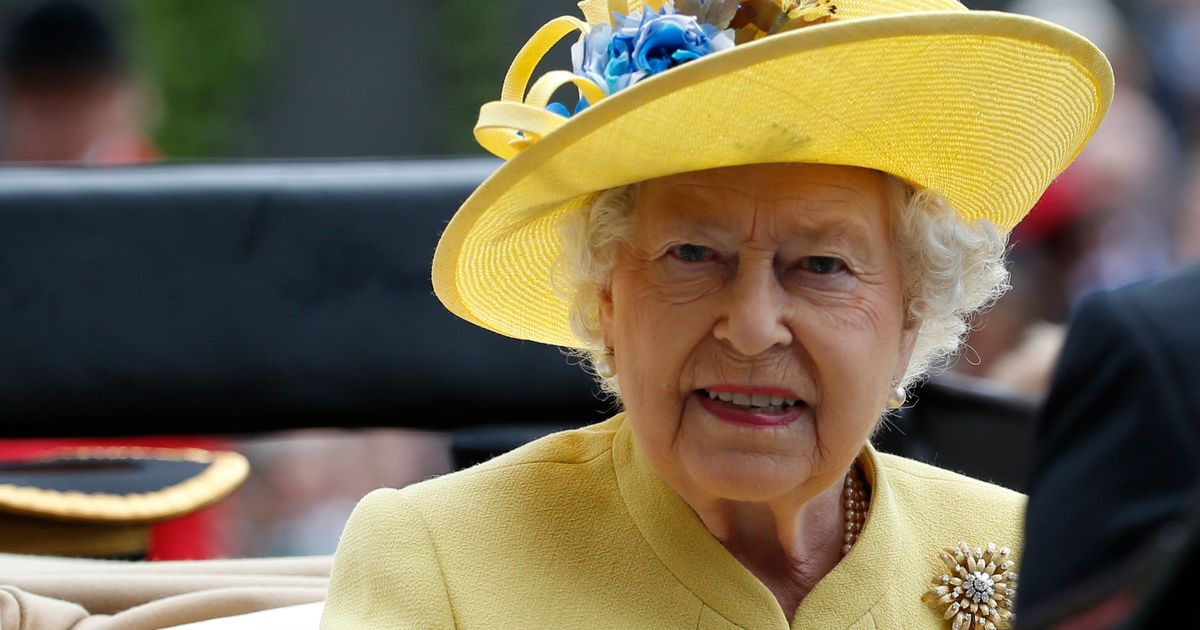 Queen Elizabeth II misses church due to ‘heavy cold’ | The Seattle Times