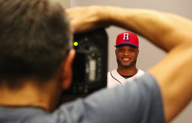 Players take the field! Scenes from Mariners spring training | The ...