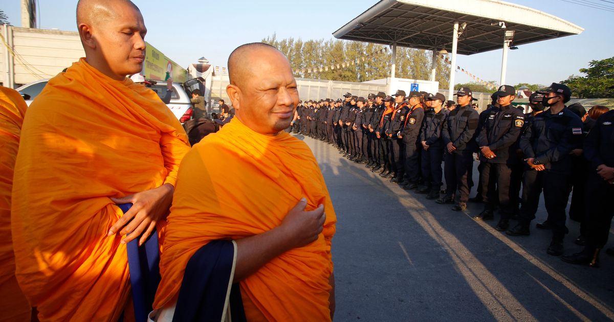 Thai police raid temple belonging to Buddhist sect | The Seattle Times