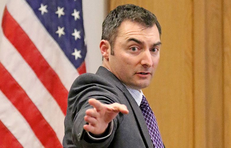Seattle officer testifies he saw Che Taylor carrying gun before fatal ...