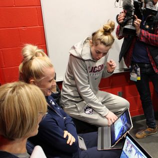 Samuelson sisters cheer each other’s NCAA Tournament runs | The Seattle ...