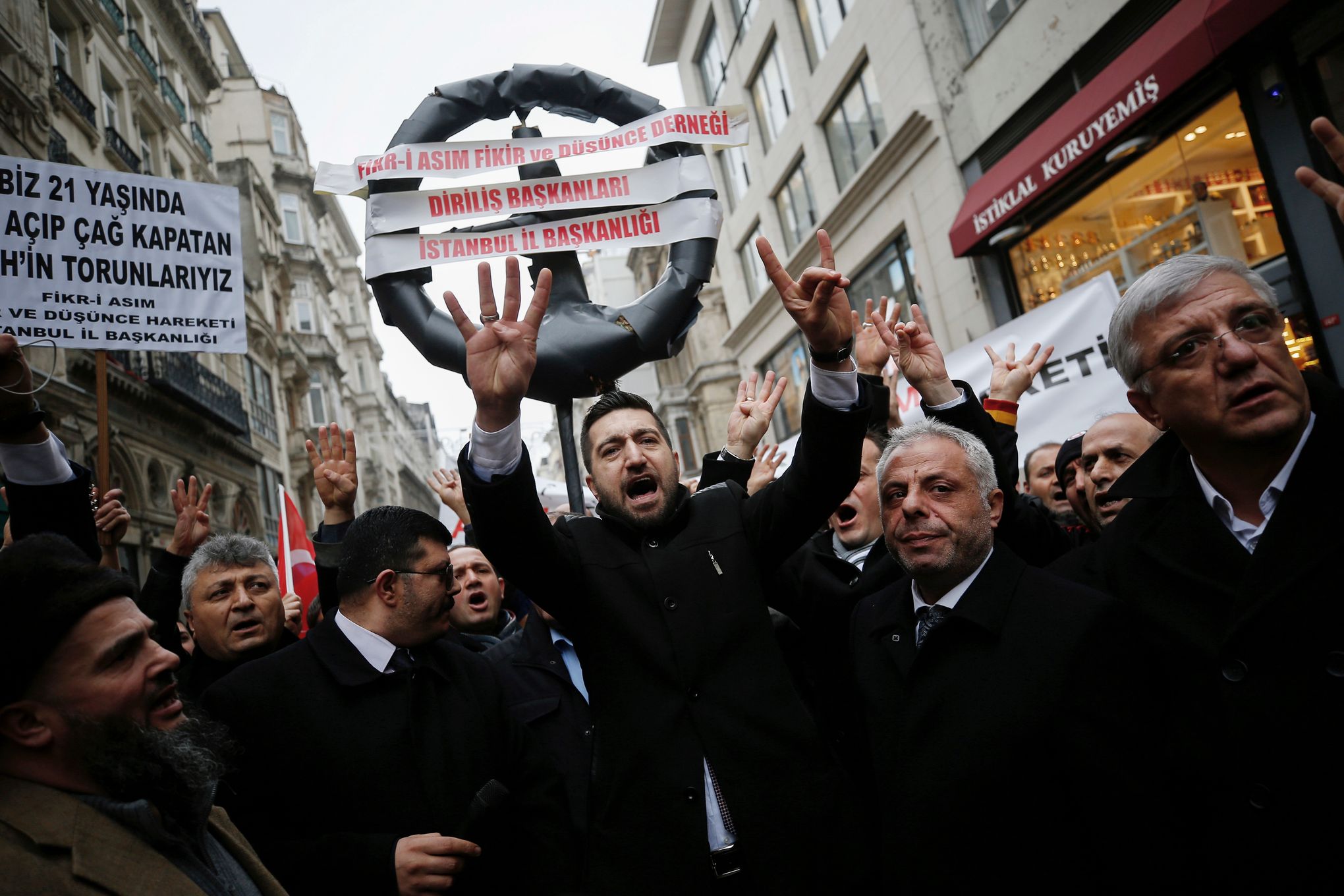 MIKE CORDER, RAF CASERT | The Seattle Times