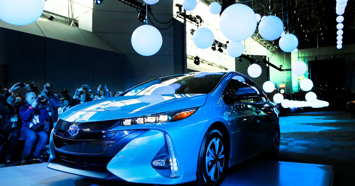 Toyota adds most fuel-efficient Prius | The Seattle Times