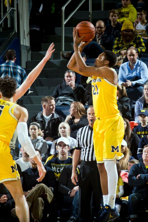 College basketball evolving into distinctively NBA game | The Seattle Times