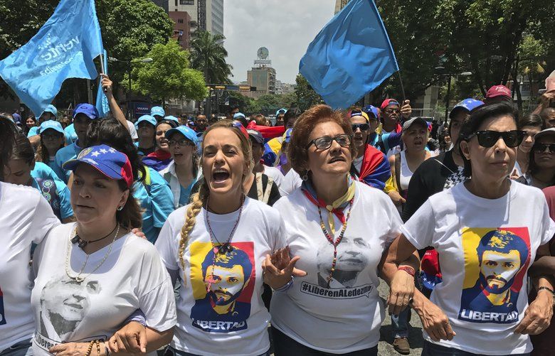 Venezuelans stage sit-in on roads to protest government | The Seattle Times